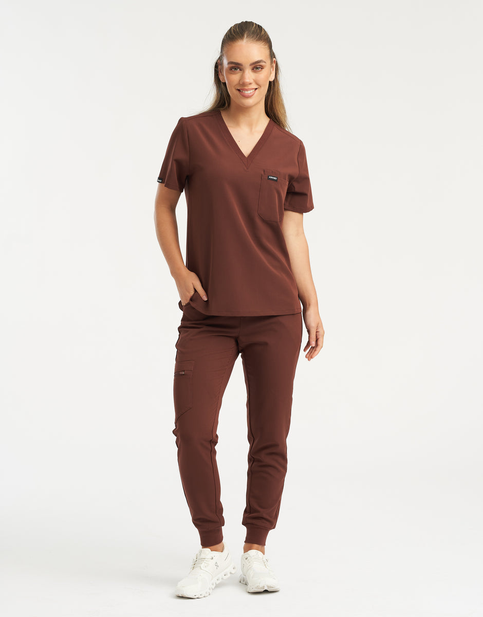 Essential One Pocket V Neck Scrub Top - Cocoa – Airmed Scrubs